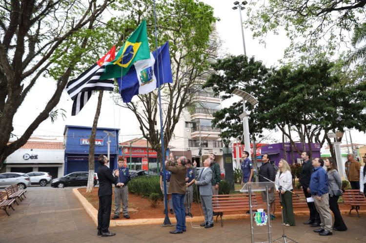 Laranjal Paulista: Largo São João recebe Ato Cívico em comemoração à ... Laranjal Paulista: Largo São João recebe Ato Cívico em comemoração à ...